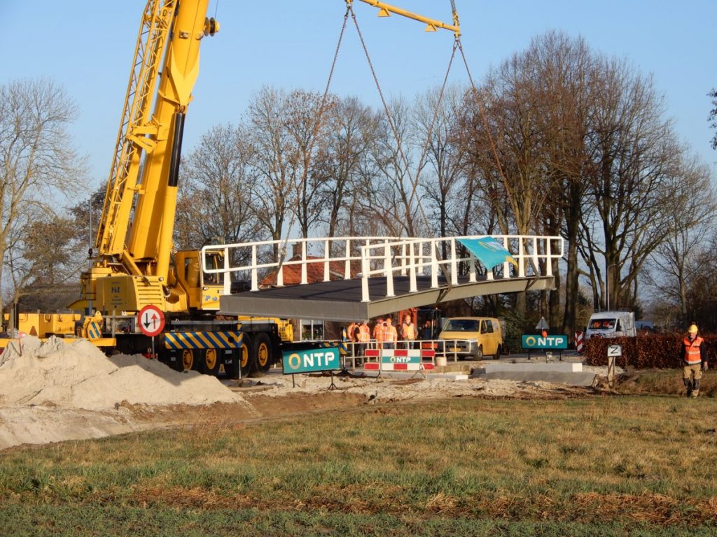 Plaatsing fietsbrug Punthorst - NTP